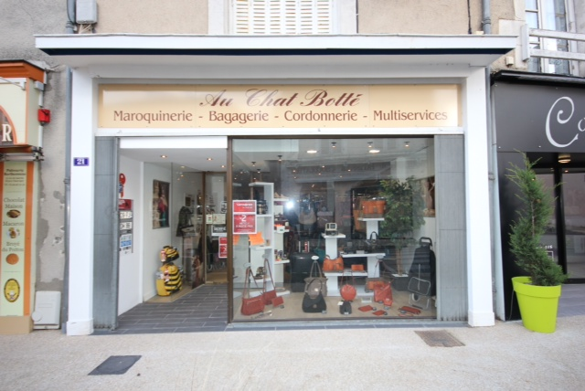 AU CHAT BOTTE | Shops